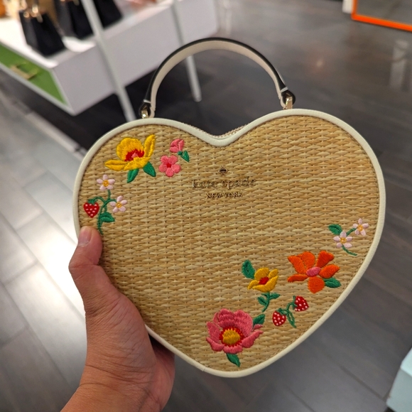 kate spade | Bags | Nwt Kate Spade Kg74 Love Shack Rattan Heart ...